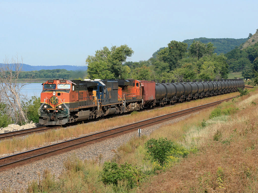 BNSF 1044